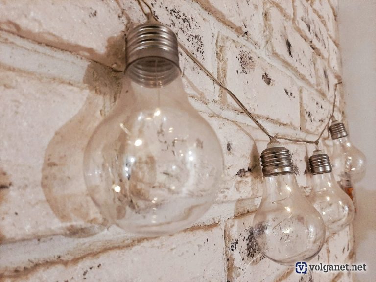 Энергетики восстанавливают электричество в шести районах Волгоградской области после удара ...